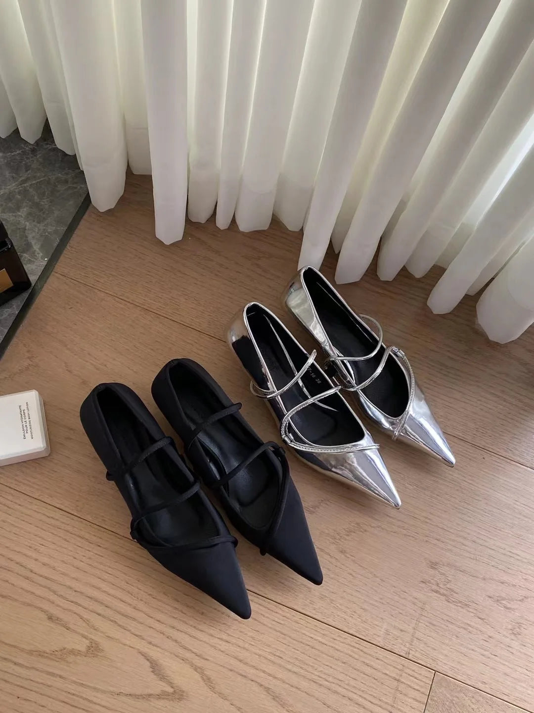 Stylish Pointed-toe Flats With Double Straps on Luulla